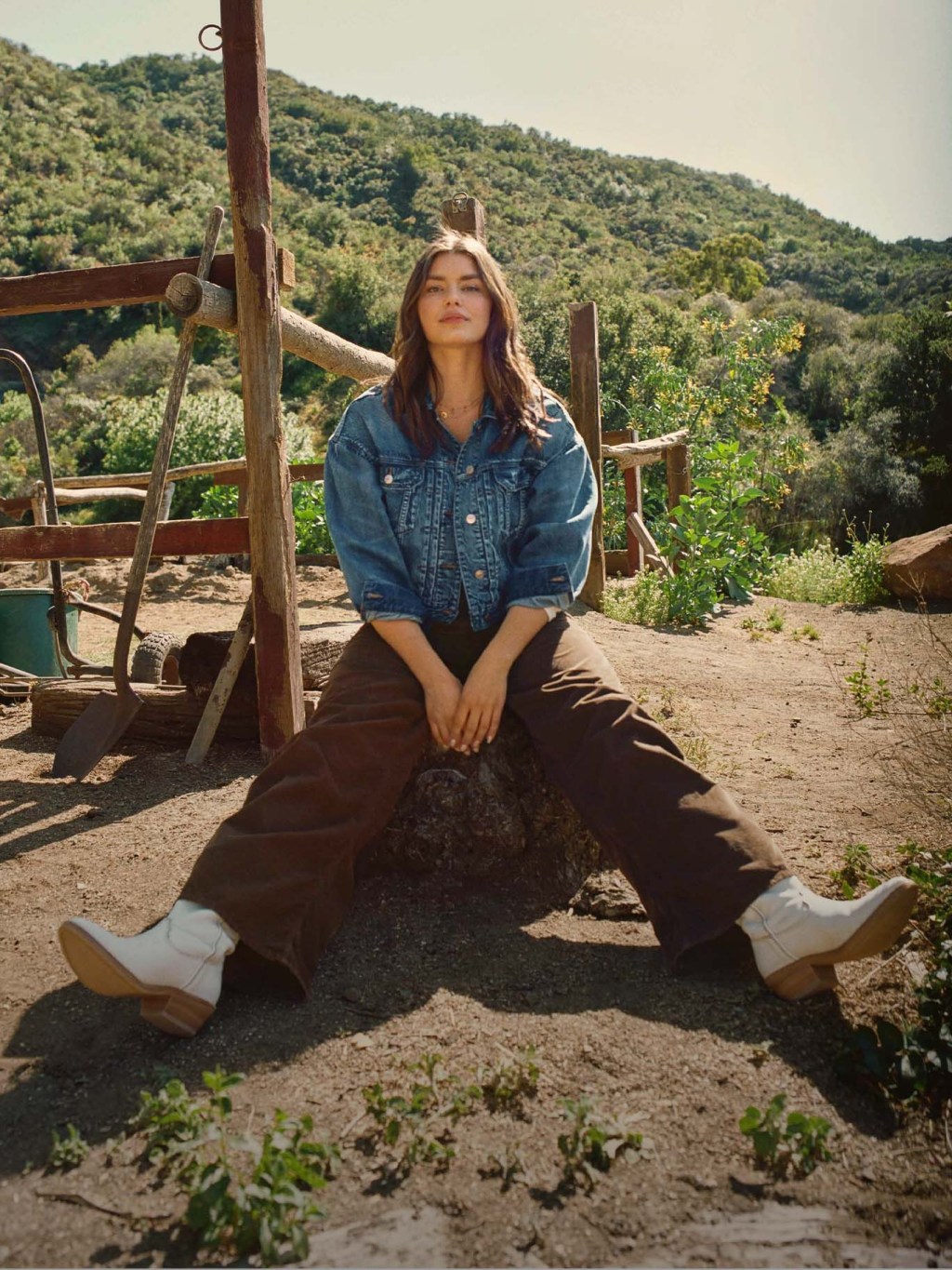 5 inspiring influencers. 5 fave fits. - #AEJeans